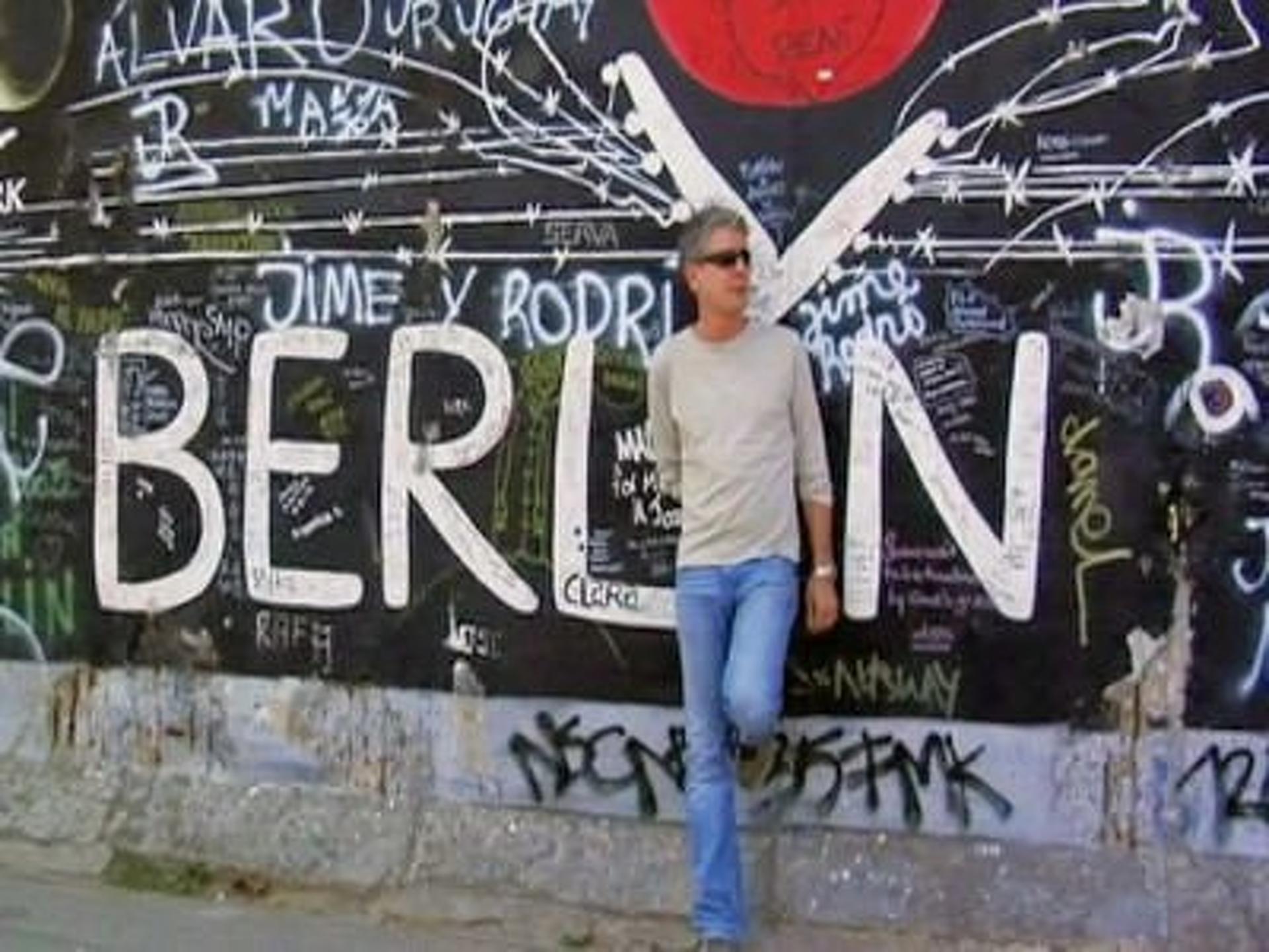 Anthony Bourdain: No Reservations (S04E02): Berlin Summary - Season 4 ...