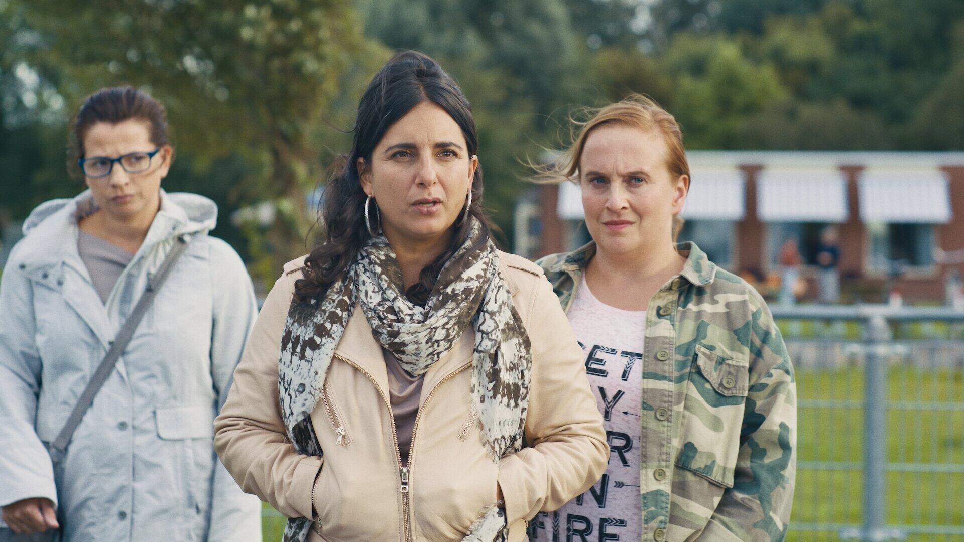 Football Parents (S01E01): The Newcomers Summary - Season 1 Episode 1 Guide