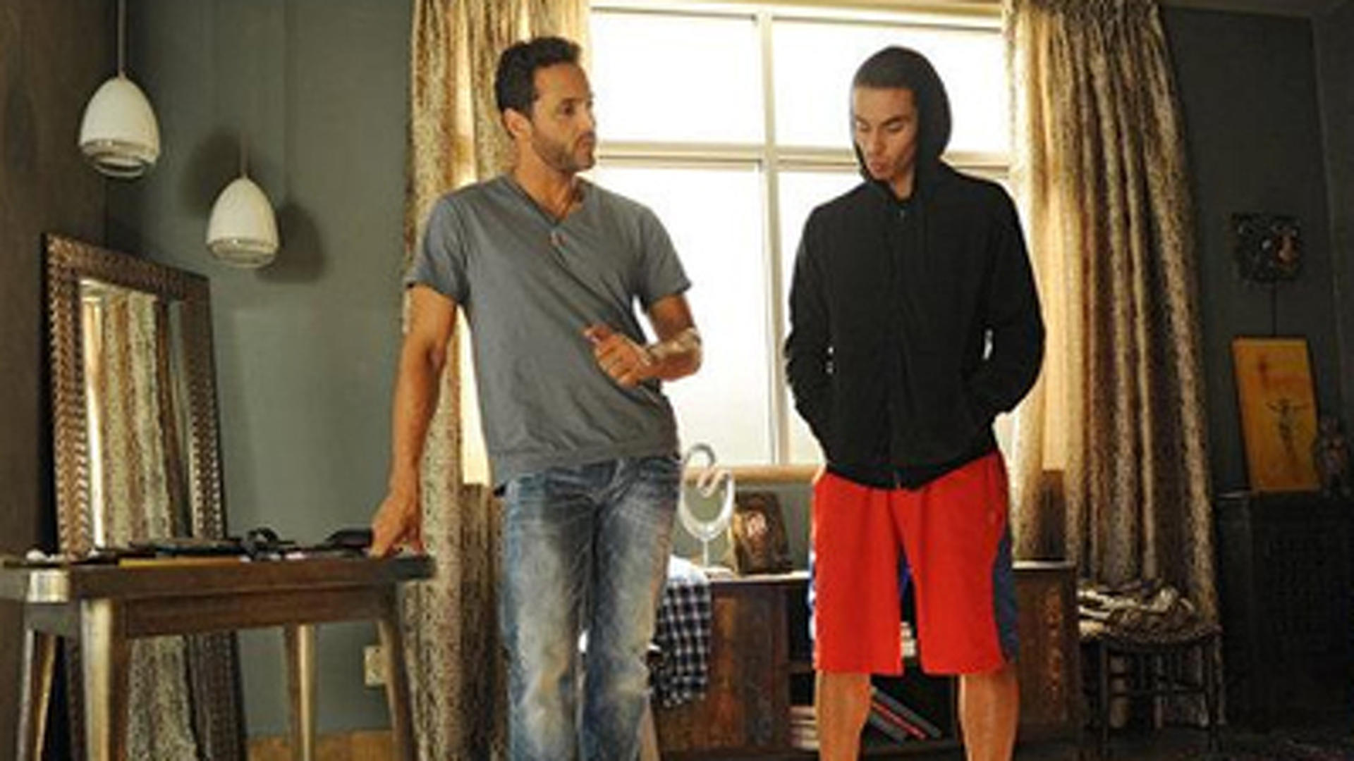 Graceland (S01E05): O-Mouth Summary - Season 1 Episode 5 Guide