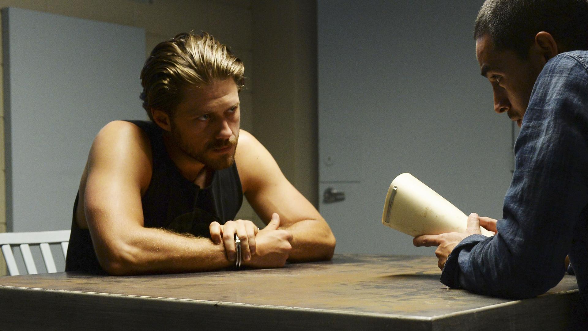 Graceland (S03E06): Sidewinder Summary - Season 3 Episode 6 Guide