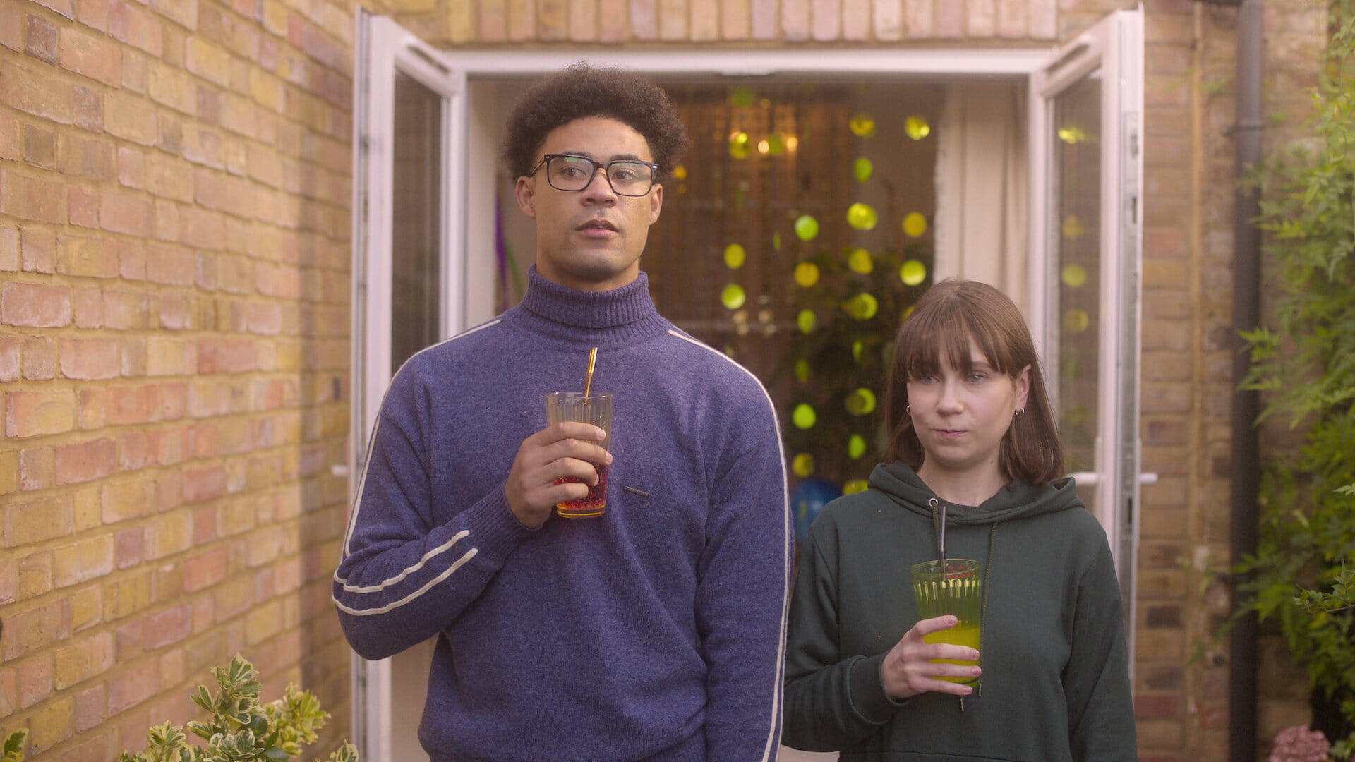 Heartstopper (S03E02): Home Summary - Season 3 Episode 2 Guide