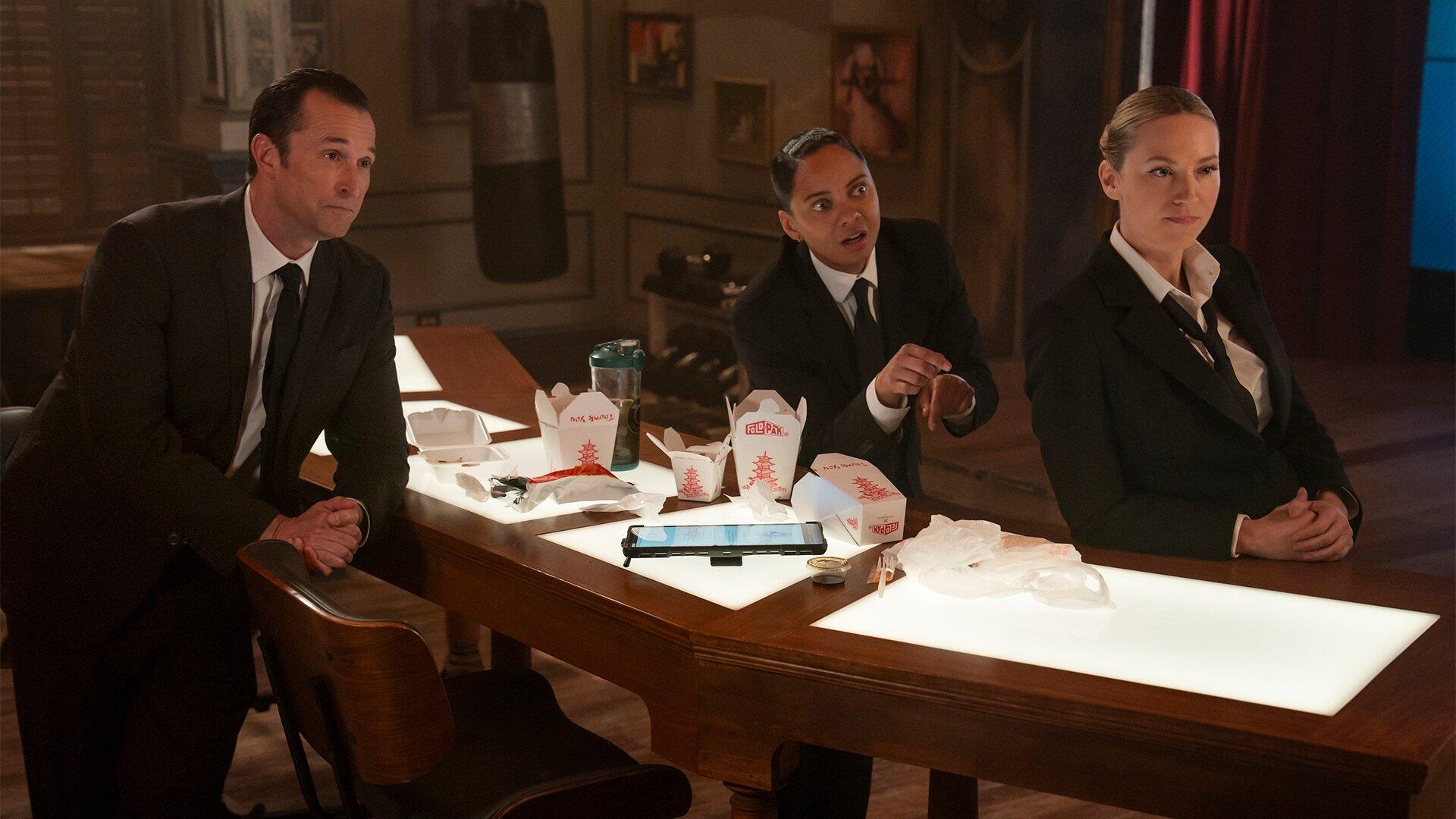 Leverage: Redemption (S03E07): The Shakedown in Clone-Town Job Summary ...