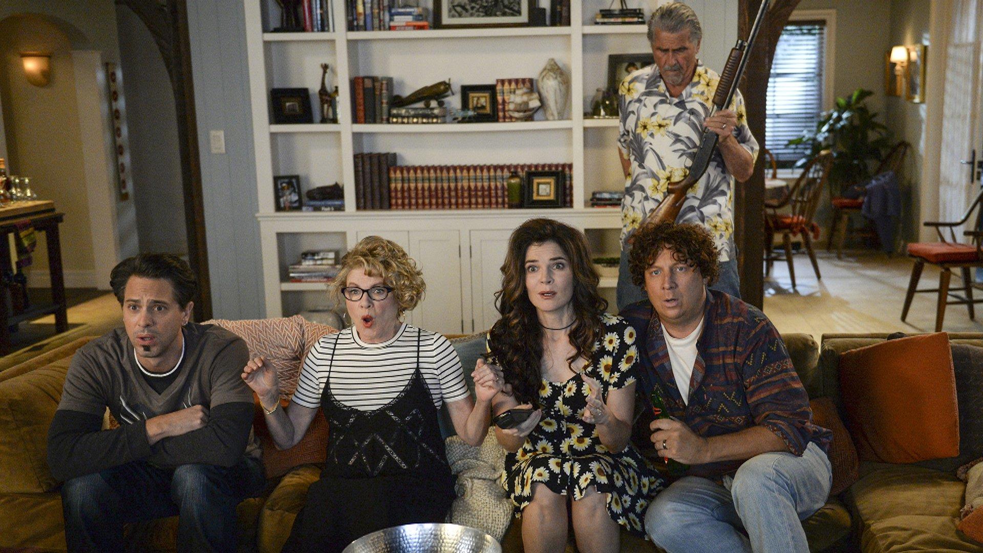 Life in Pieces (S02E09): #TBT: Y2K Sophia Honeymoon Critter Summary ...