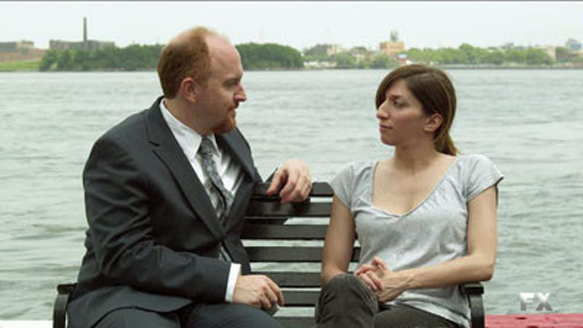 Louie (S01E01): Pilot Summary - Season 1 Episode 1 Guide