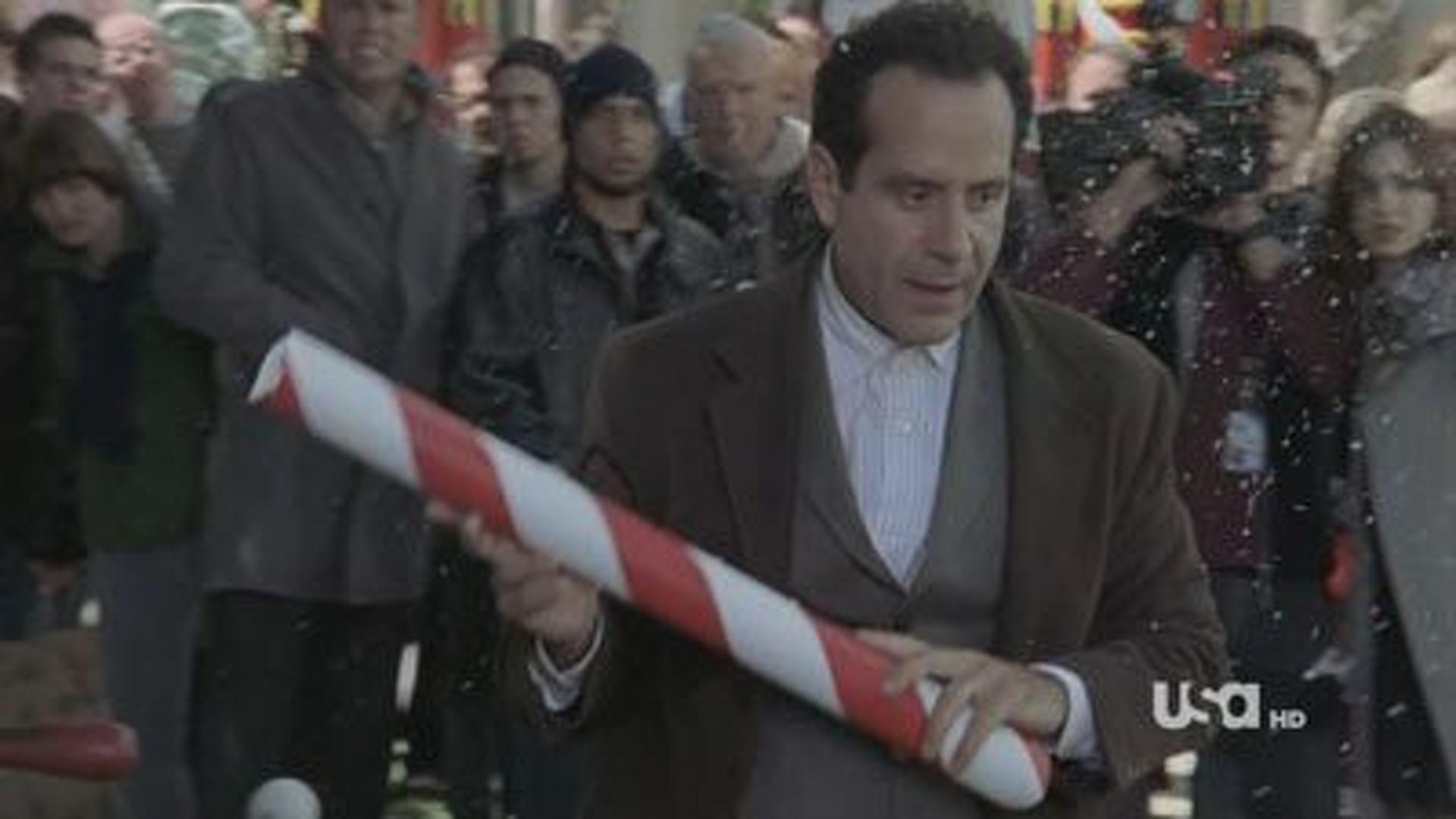 Monk (S06E10): Mr. Monk and the Man Who Shot Santa Summary - Season 6 ...