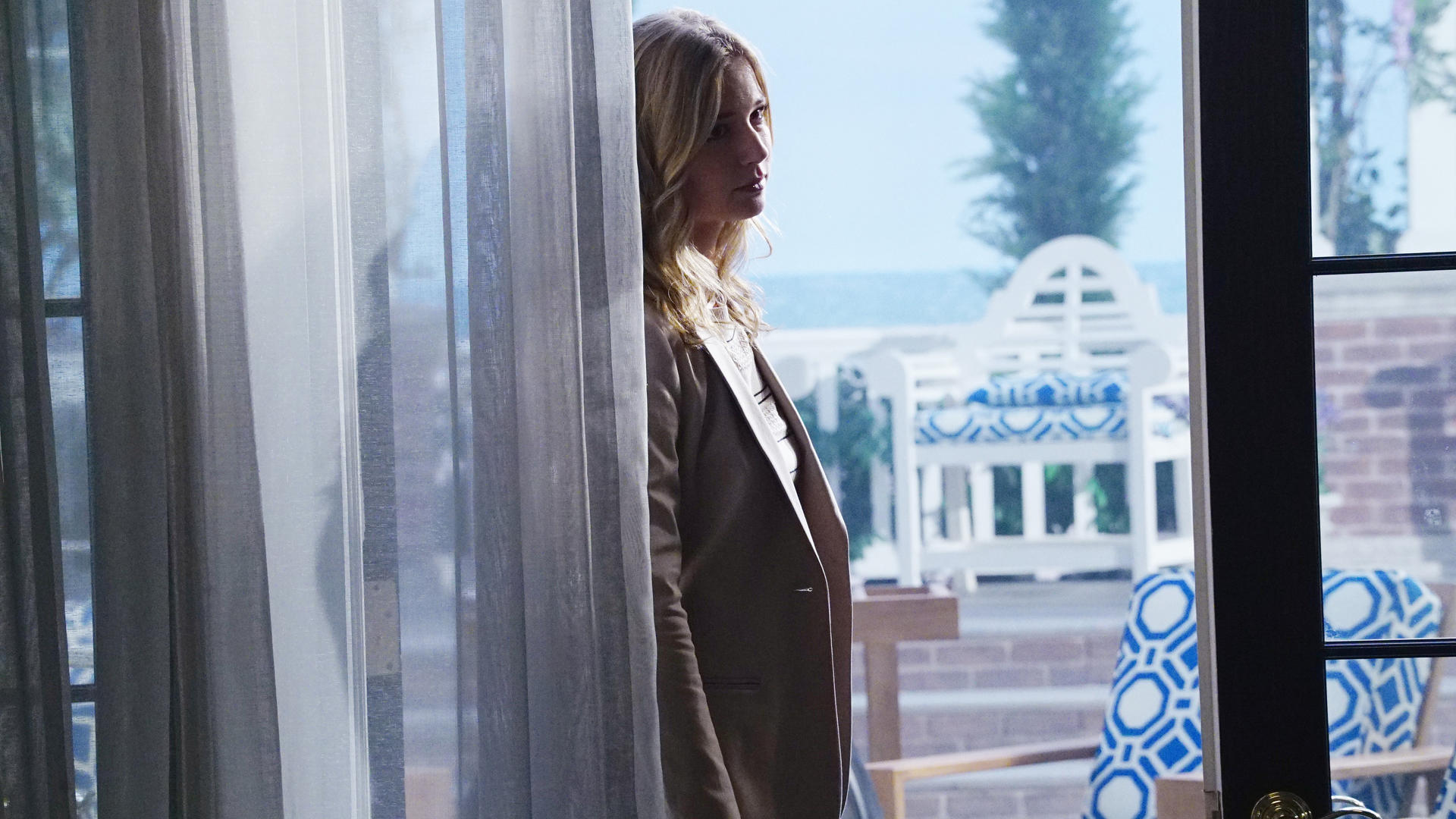 Revenge (S04E17): Loss Summary - Season 4 Episode 17 Guide