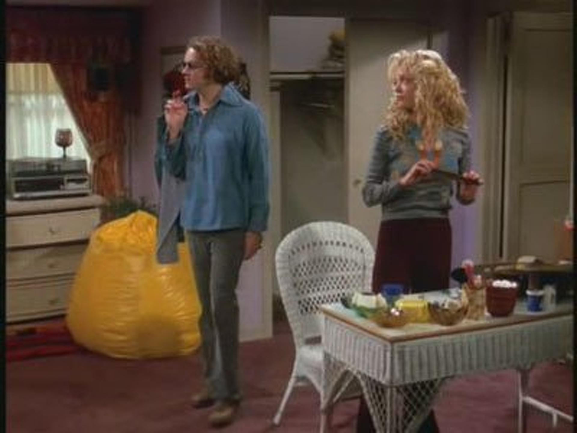 That 70s Show (S02E11): Laurie Moves Out Summary - Season 2 Episode 11 ...