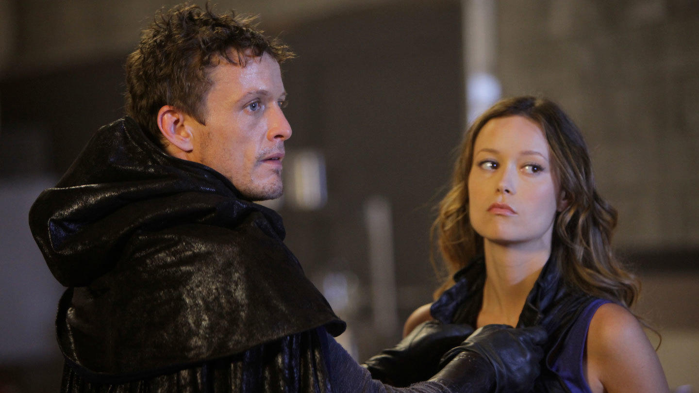 The Cape (S01E01): Pilot Summary - Season 1 Episode 1 Guide