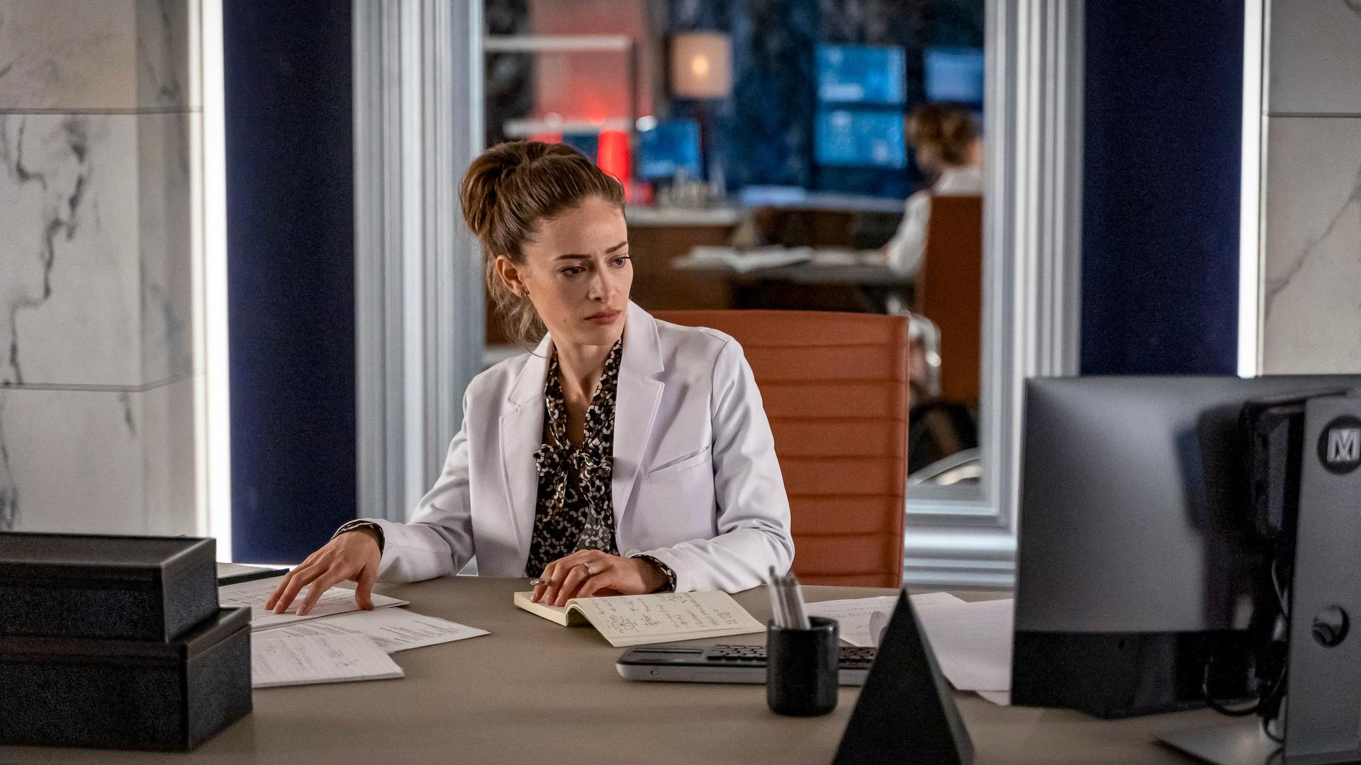 The Flash (S06E12): A Girl Named Sue Summary - Season 6 Episode 12 Guide