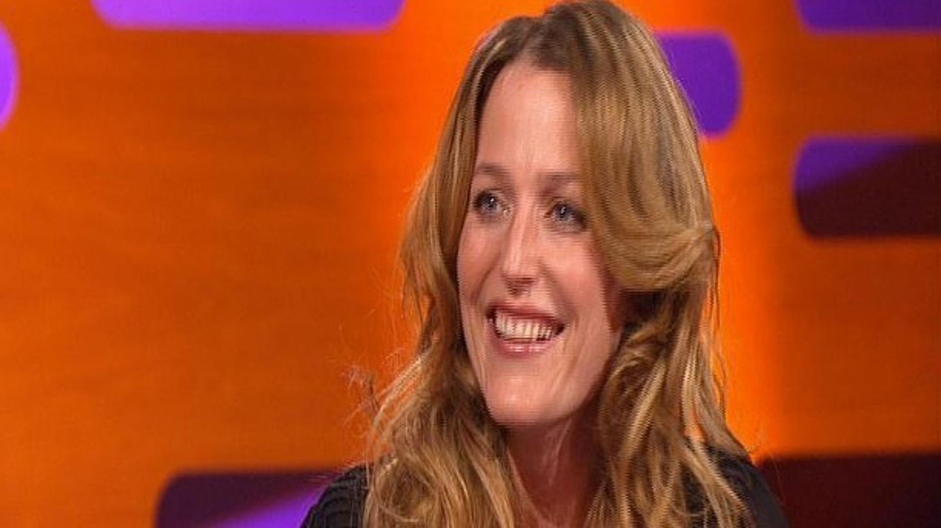 The Graham Norton Show (S05E06): Gillian Anderson, Chris Addison ...