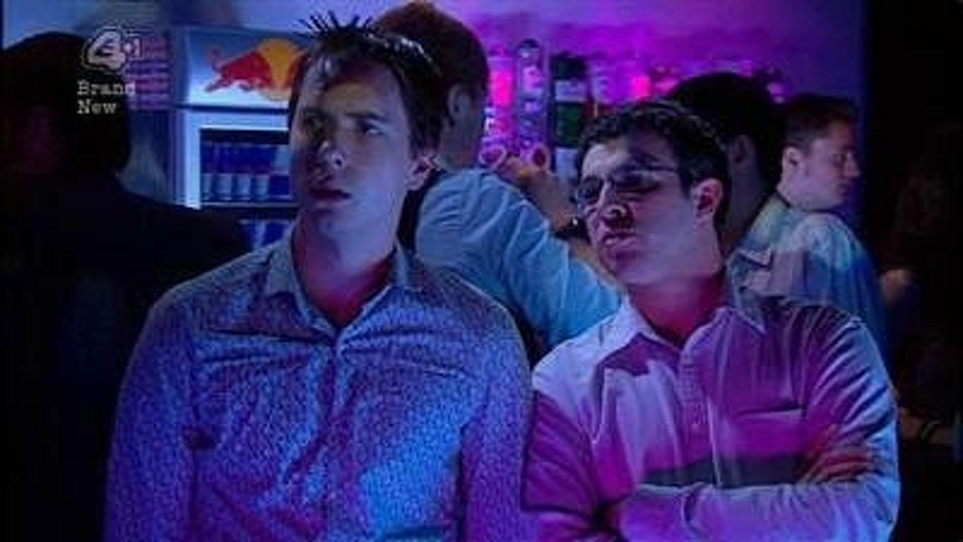 The Inbetweeners (S02E04): Night Out in London Summary - Season 2 ...