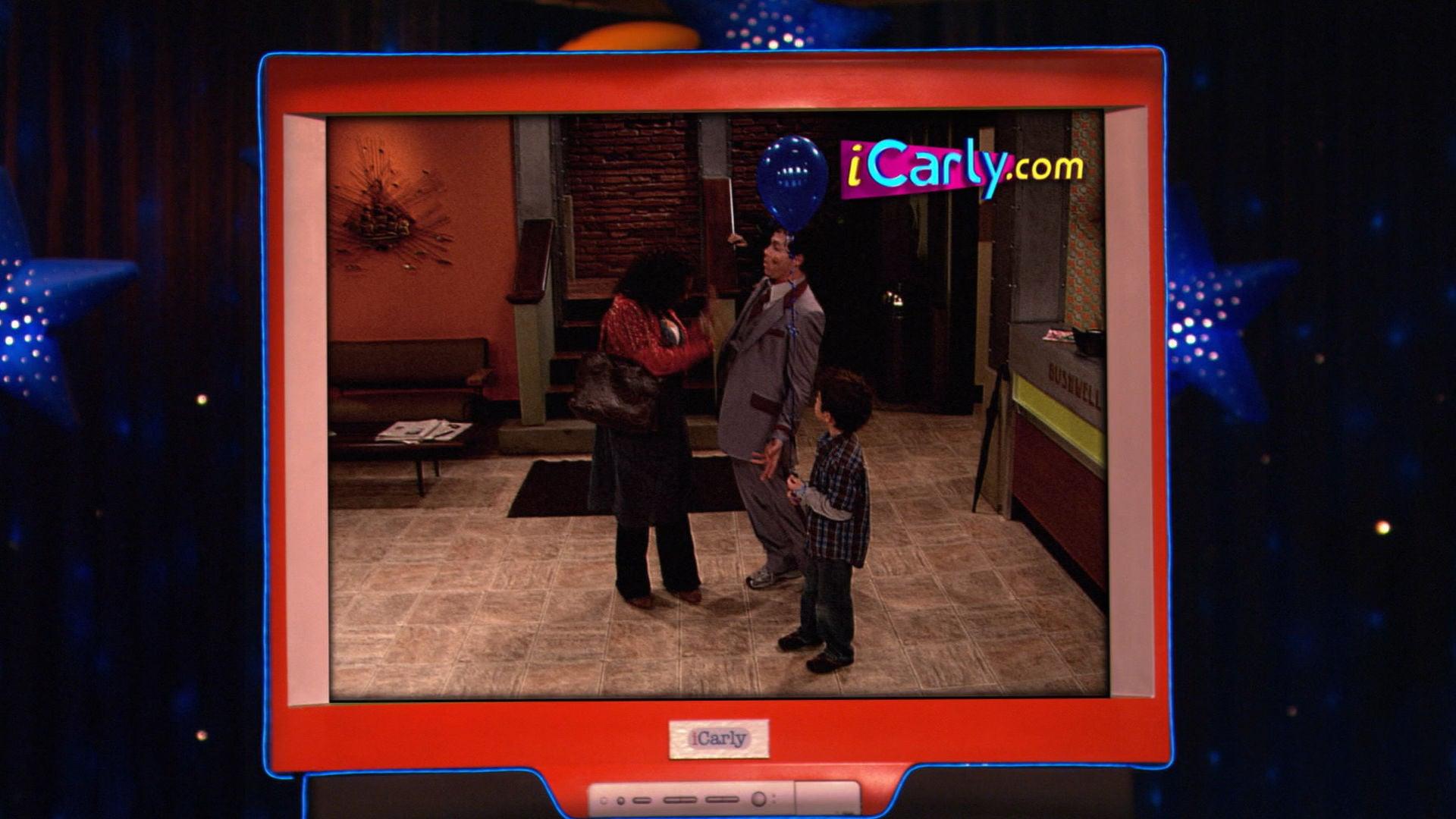 iCarly (2007) (S01E02): iWant More Viewers Summary - Season 1 Episode 2 ...